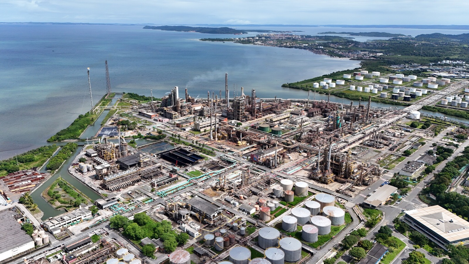 Refinaria de Mataripe faz 75 anos e une história, modernidade e ...